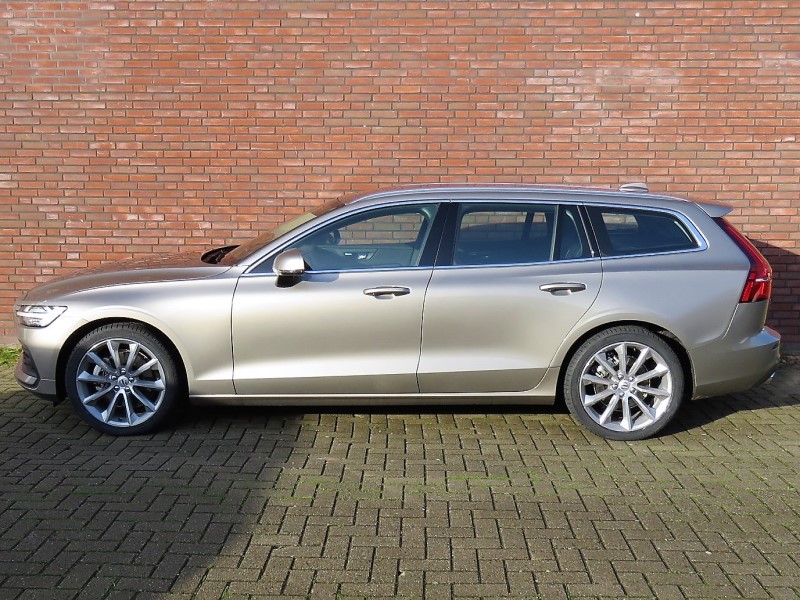 Volvo V60 T4 190pk Momentum Pro | Supershortlease